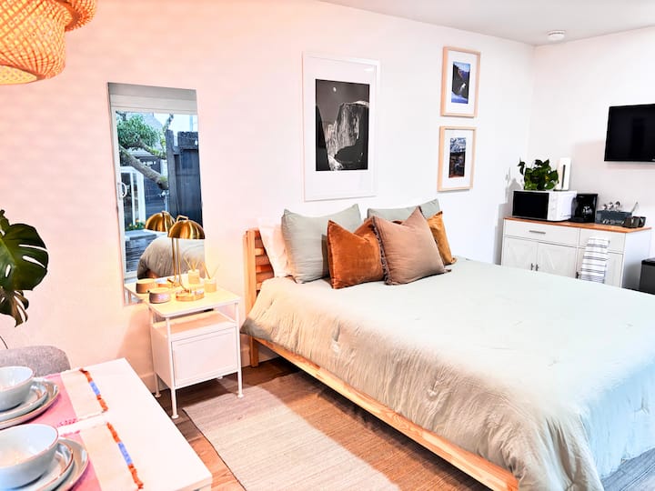 Peaceful Montclair Studio + Private Patio - Oakland, CA