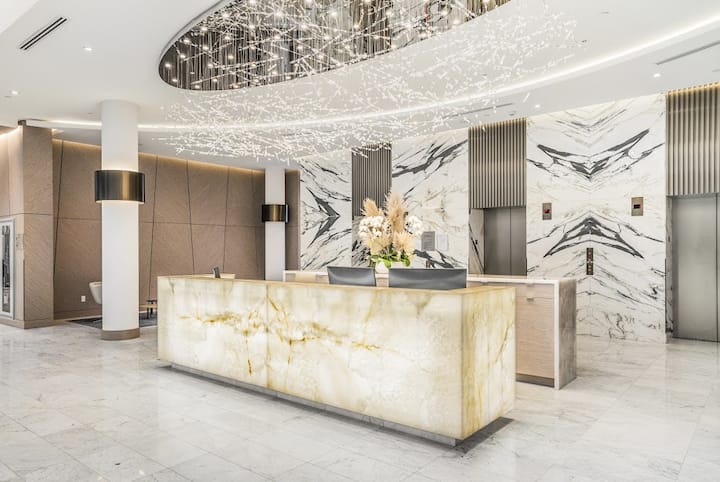 2b2b Well-furnished Condo With Nice Mountain View - Burnaby