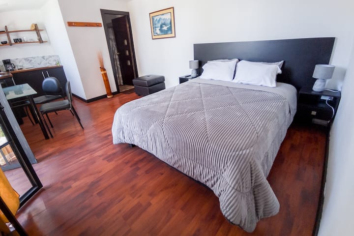 1. Suite De Lujo, Linda Vista, 24 H Aeropuerto - Quito