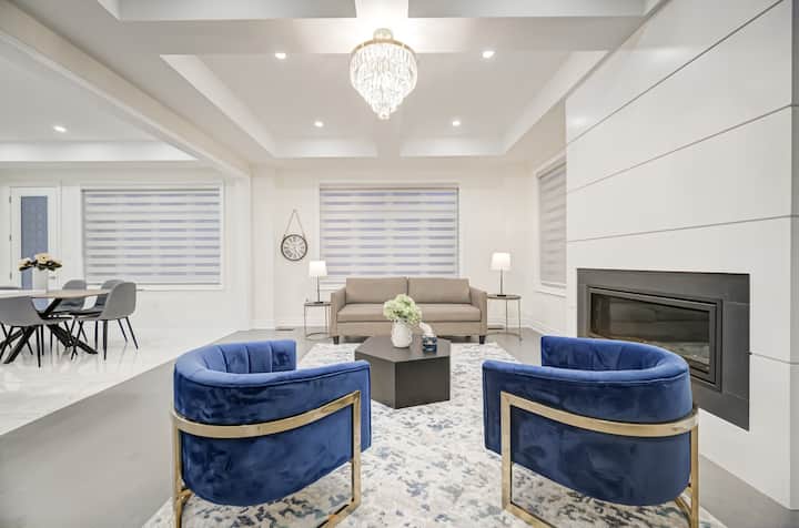 Cozy 5br Haven• Backyard • Pet Friendly • Parking - Aurora