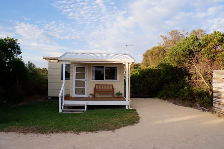 Modest Coastal Cabin - Peaceful Retreat - Beachport