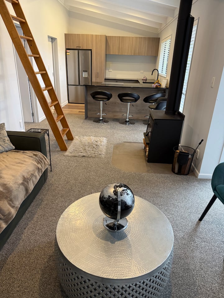 Family Friendly Fernhill Home, Incredible Views - Queenstown