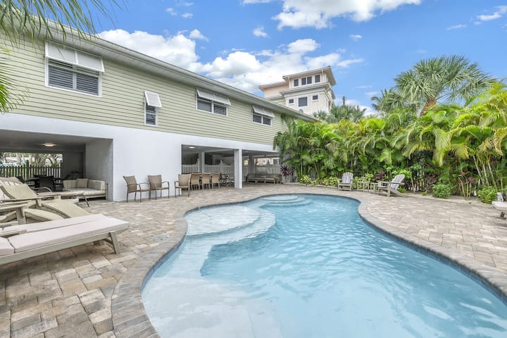 Beach Villa Near Siesta Key Beach W/ Heated Pool - Siesta Key, FL