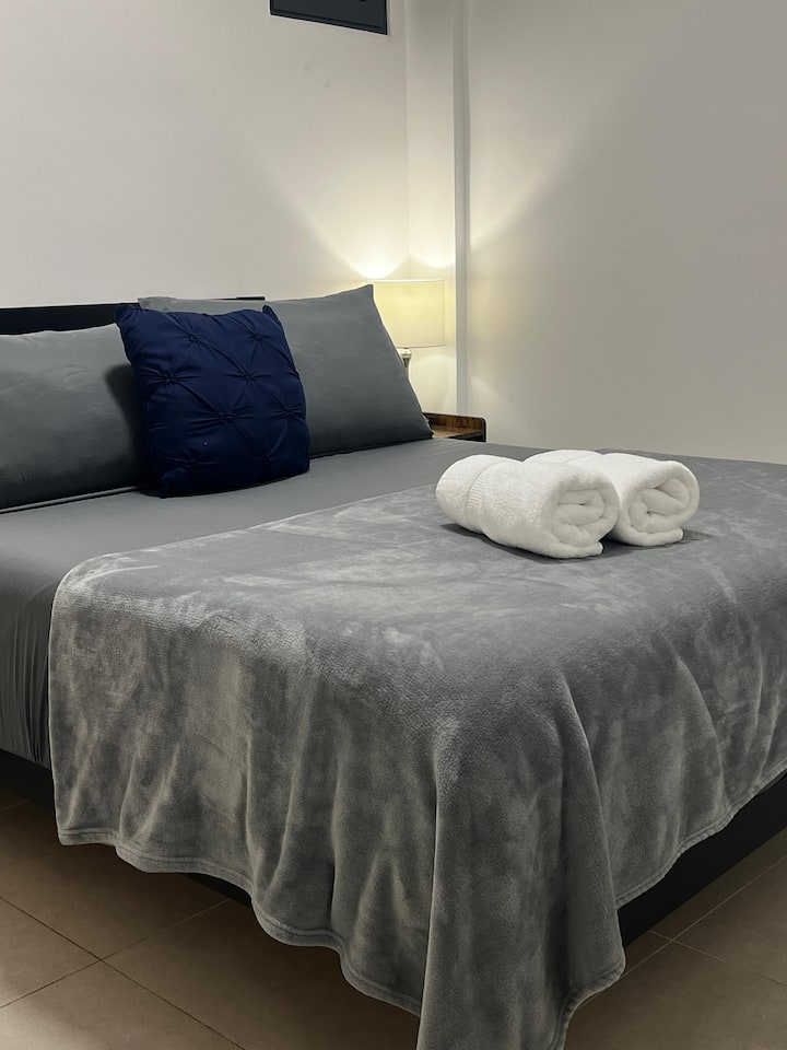 Apasosdelcascoantiguo/wifi/laundry/restaurant - Panama