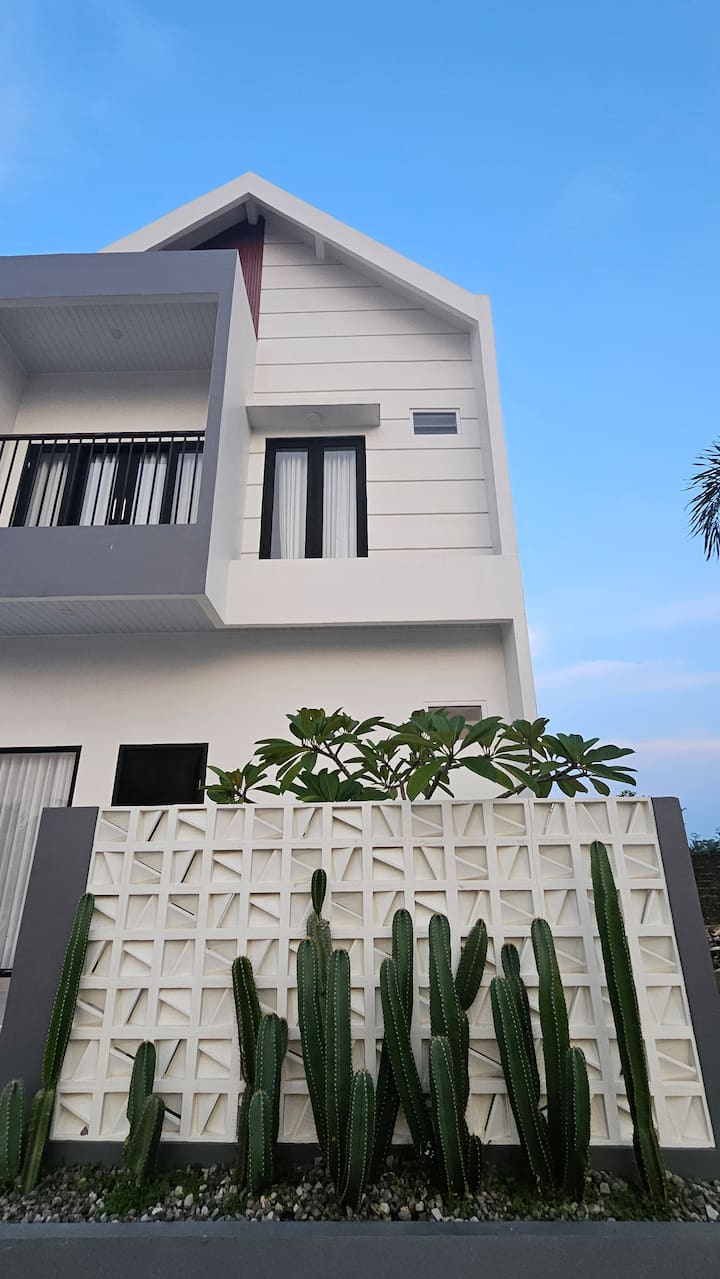 Rumah Dekat Dengan Kilang Pertamina Plaju - Palembang