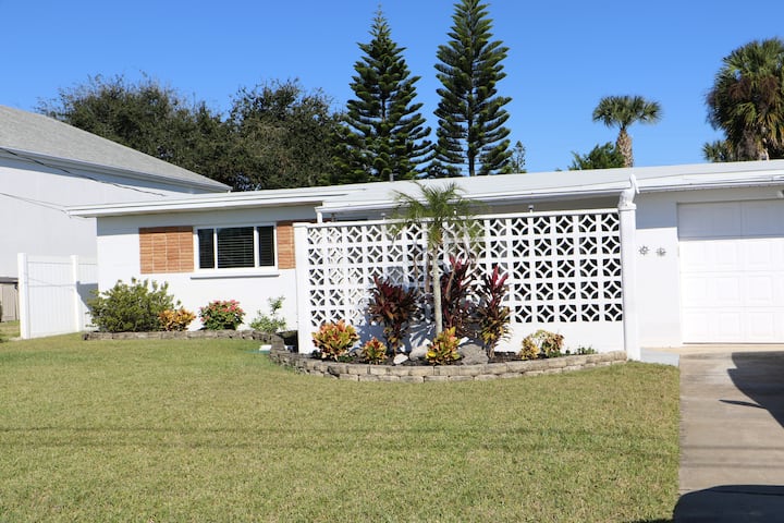 Stella's Beach House - Port Orange, FL