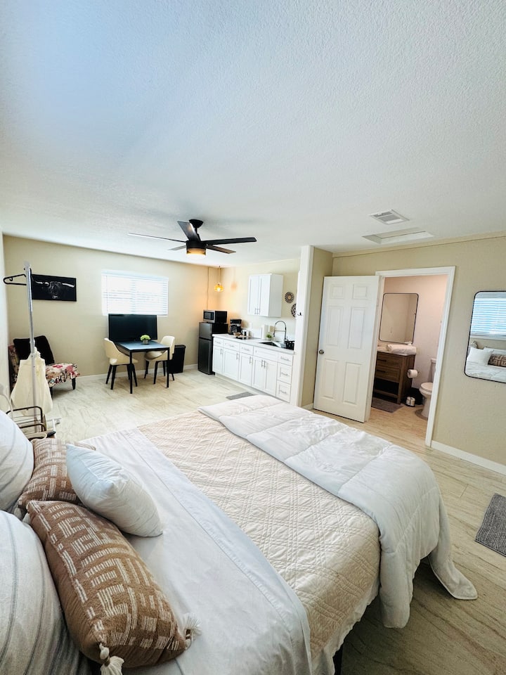 Secluded Stay Close To Bnsf, Hospital & Ft. Irwin - Barstow, CA