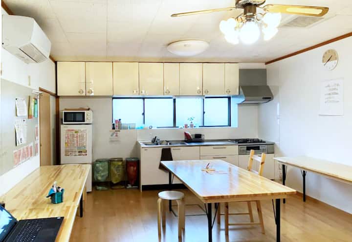 最大22名okのリフォーム済み一棟貸し｜グループや合宿に最適｜スーパー・コンビニ徒歩5分 - 鶴岡市