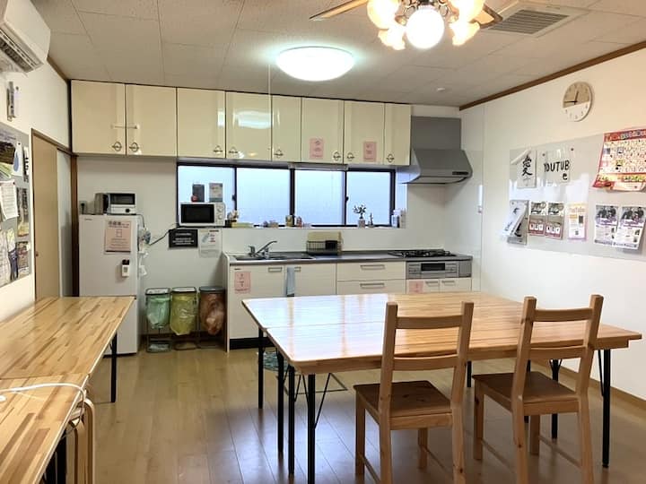 最大22名okのリフォーム済み一棟貸し｜グループや合宿に最適｜スーパー・コンビニ徒歩5分 - 鶴岡市