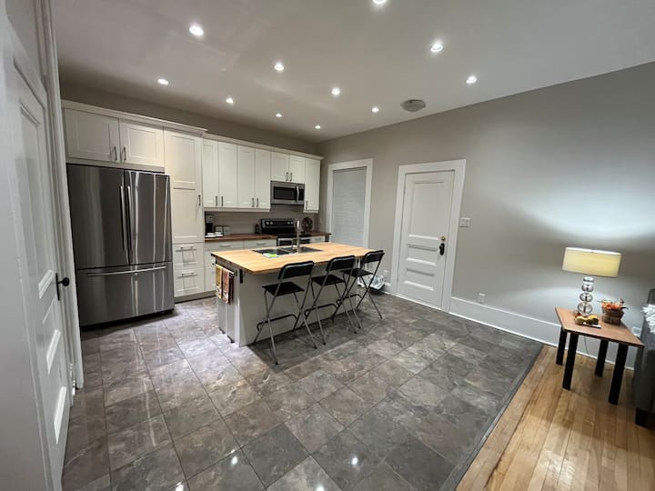 Century Home In Quiet Downtown Neighborhood - Gatineau