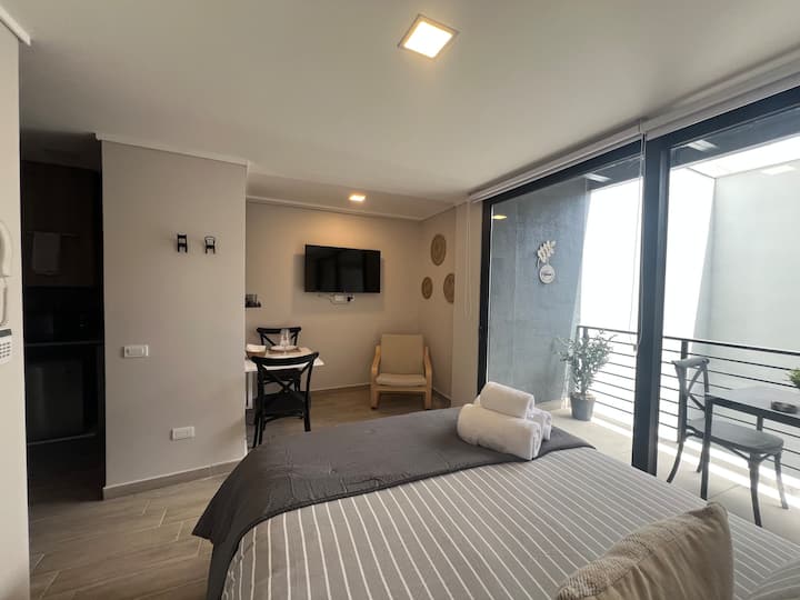 Estudio Con Terraza Moderno En Barrio Parislondres - Santiago, Chile
