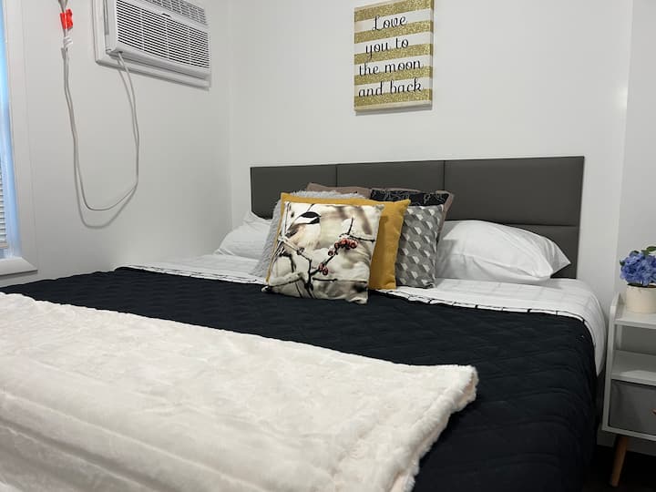 Wpb~king Beds~laundry~near Beach And Hospitals - West Palm Beach, FL