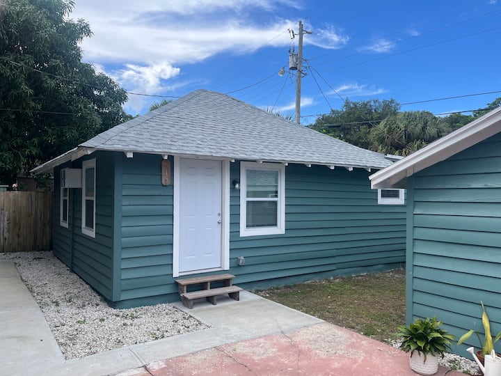 Wpb~king Beds~laundry~near Beach And Hospitals - West Palm Beach, FL