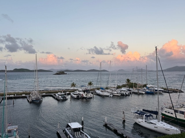 Nuevo condominio de un dormitorio con vistas a Sapphire Beach ...