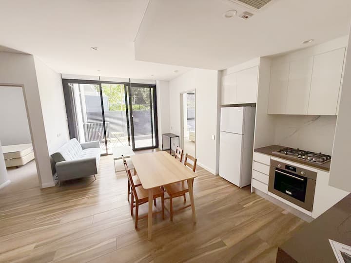 可提供车位!悉尼宽敞明亮两居室,环境优美,交通便利 - Rosebery