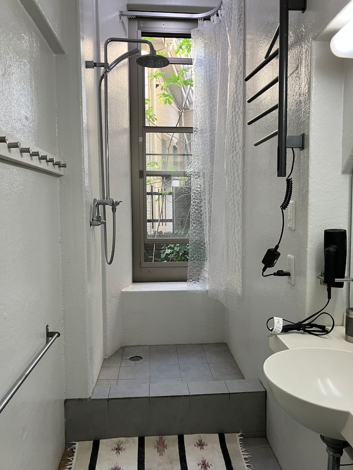 A Cozy Half-basement Room W/ Private Bath, Kitchen - Kawasaki