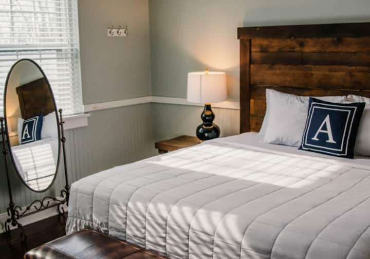 King Stone Lodge At Allenberry Resort - Carlisle, PA