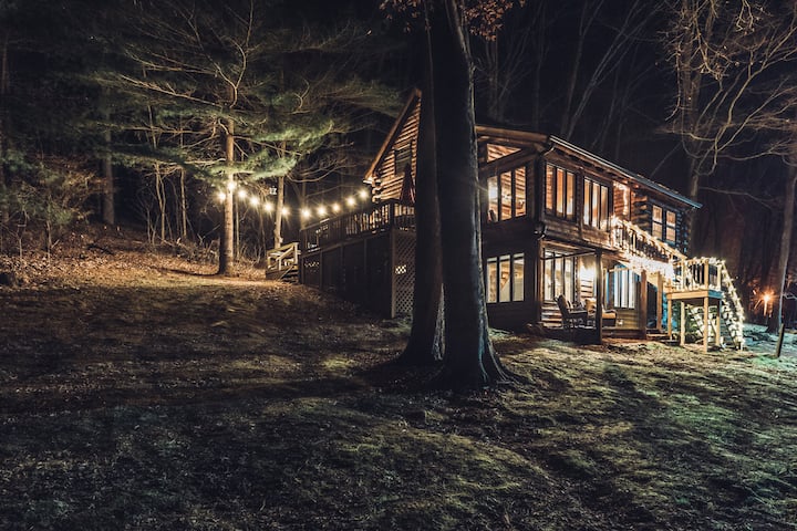 Cozy Pines | Family Retreat | Treehouse | Hot Tub - Brown County, IN