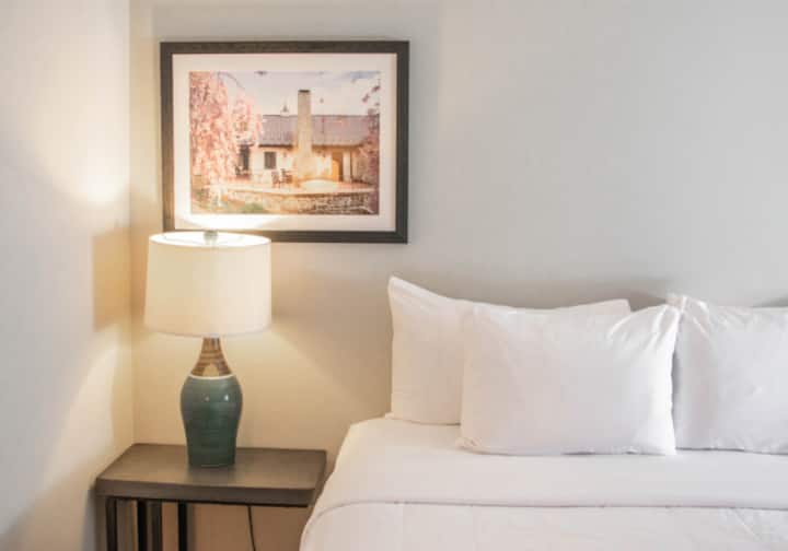 Studio Queen Meadow Lodge At Allenberry Resort - Carlisle, PA