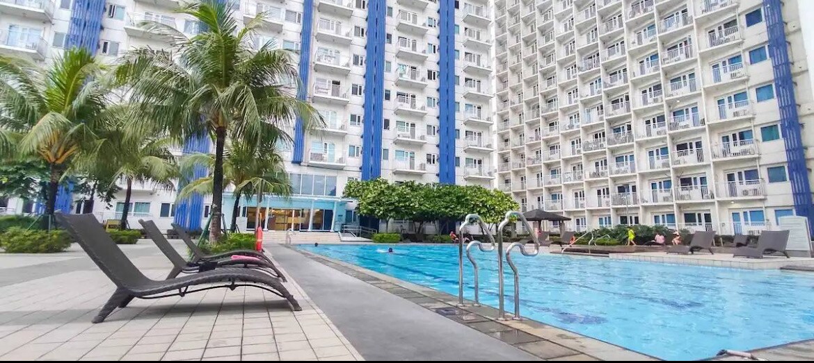 Cozy 2br Makati Skyline Condo w/KTV and Pools - Flats for Rent in ...