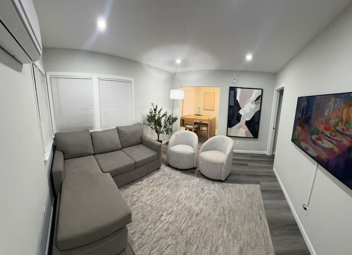 Cozy Apartment Located In The City Of Long Beach - Long Beach, CA