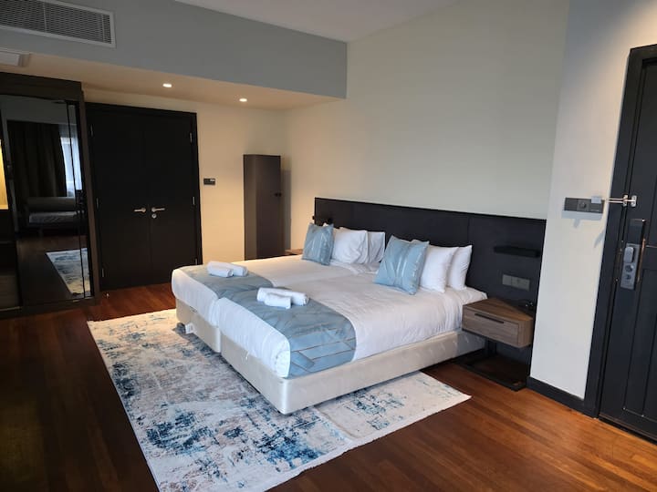 Golden Palm Tree Sepang Malaysia - Bagan Lalang