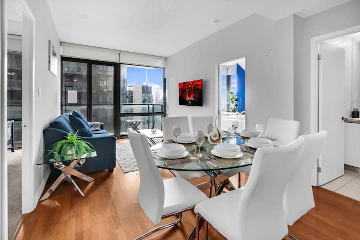 Vibrant City Escape Near Everything + 1 Parking - Toronto