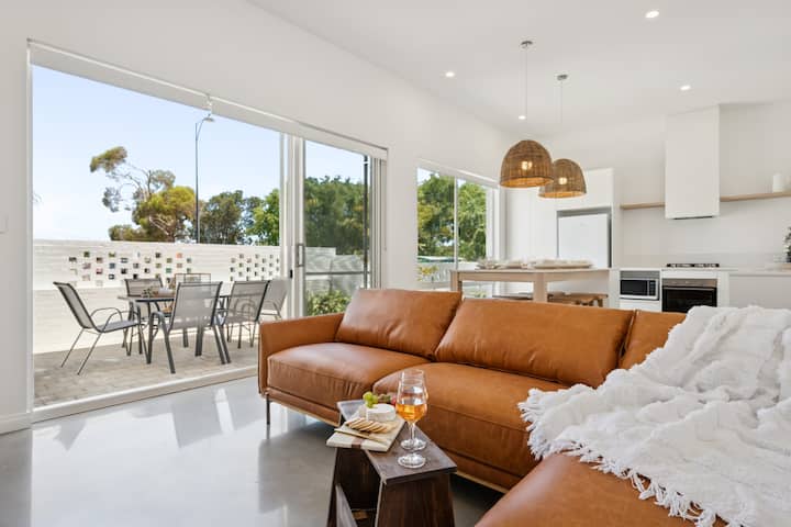 Two Modern New Villas • 6br/4ba | Familyfriendly - Coogee