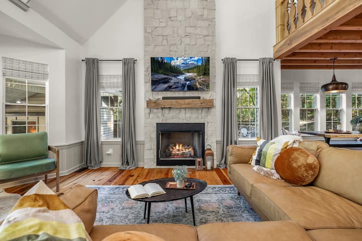 The Unicoi Haus & Wunderland - Helen, GA