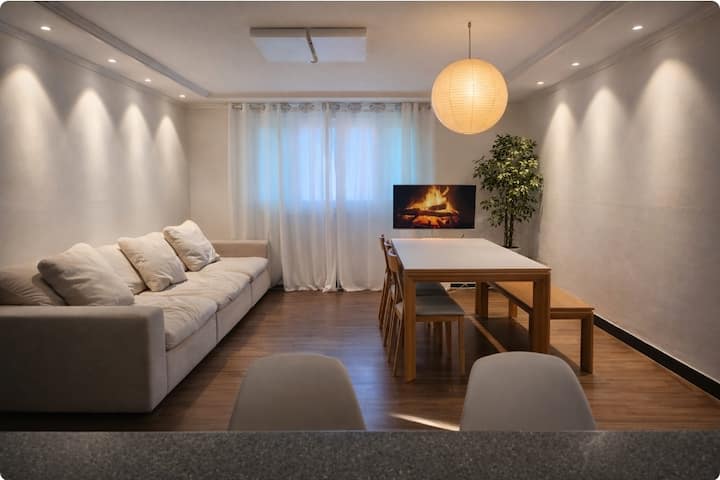 [신규숙소]앞산/호텔 침구/다인원/침실3/욕실2/넓은 거실/가족, 친구 단체 추천/세탁건조 - Daegu