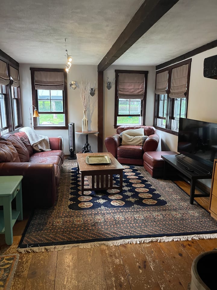 Antique Charm With Modern Convenience - Framingham, MA