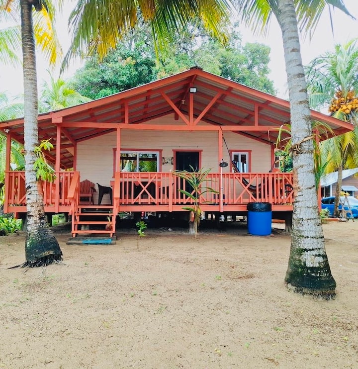 Coral Beach Cabin. - Honduras