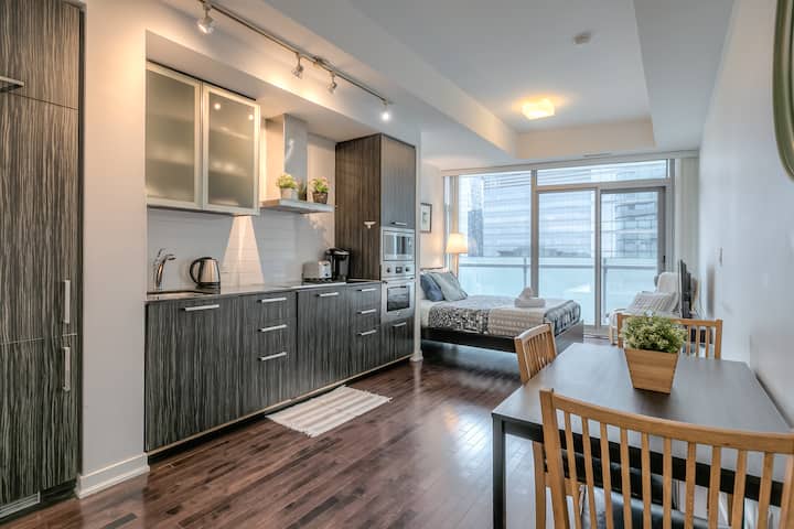 50% Off Cozy Downtown Studio With Cn Tower View - Toronto, ON