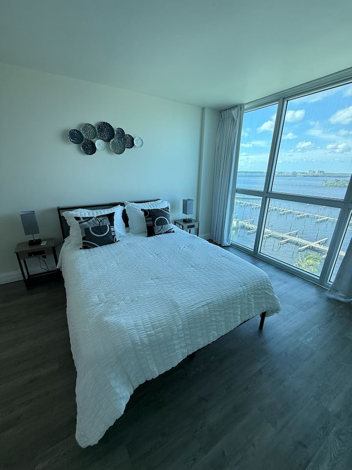 Sea Breeze Skyline Suite - Fort Myers, FL