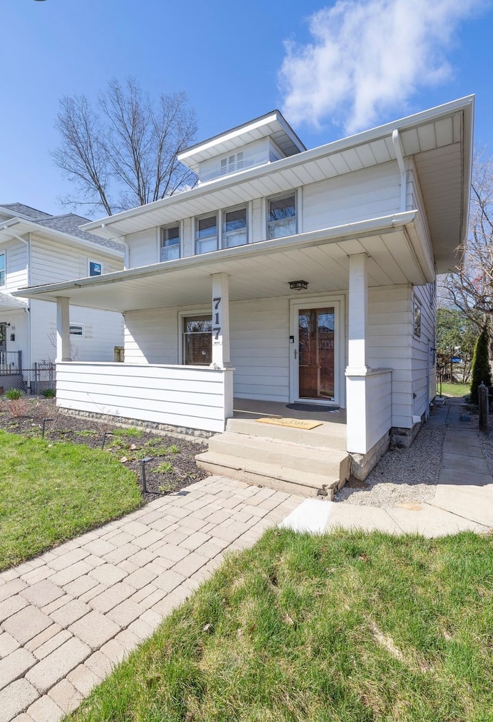 Riverside Bungalow With Views Of Saint James River - Notre Dame, IN