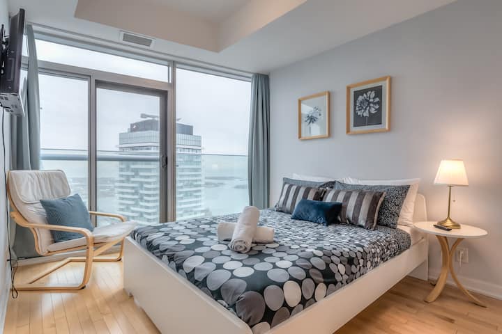 50% Off Monthly Stay 60+ Floor Unit With Lake View - Toronto