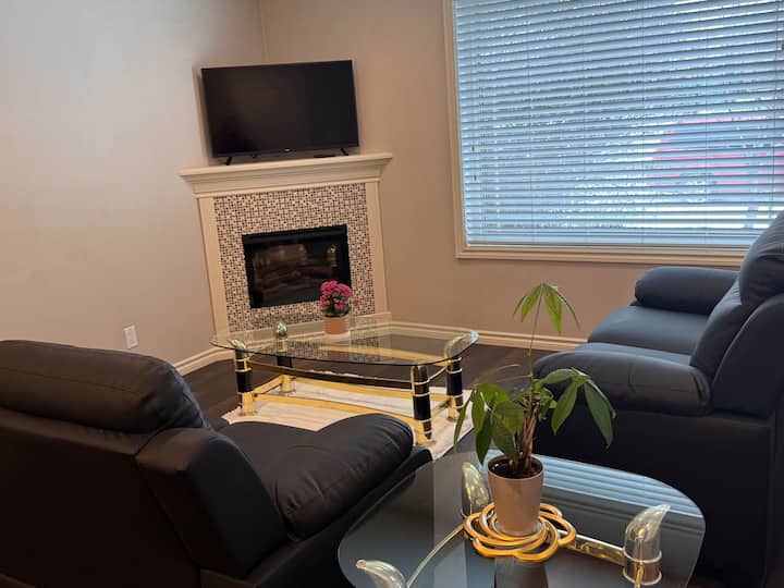 Spacious 2br • 2 Bath Haven Near Everything! - Prince Albert