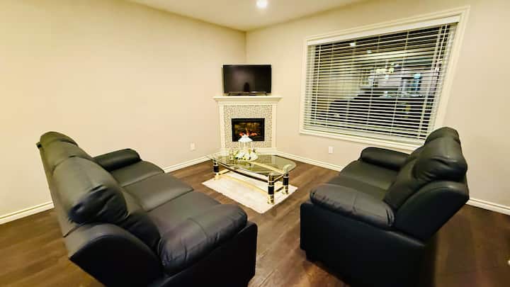 Spacious 2br • 2 Bath Haven Near Everything! - Prince Albert