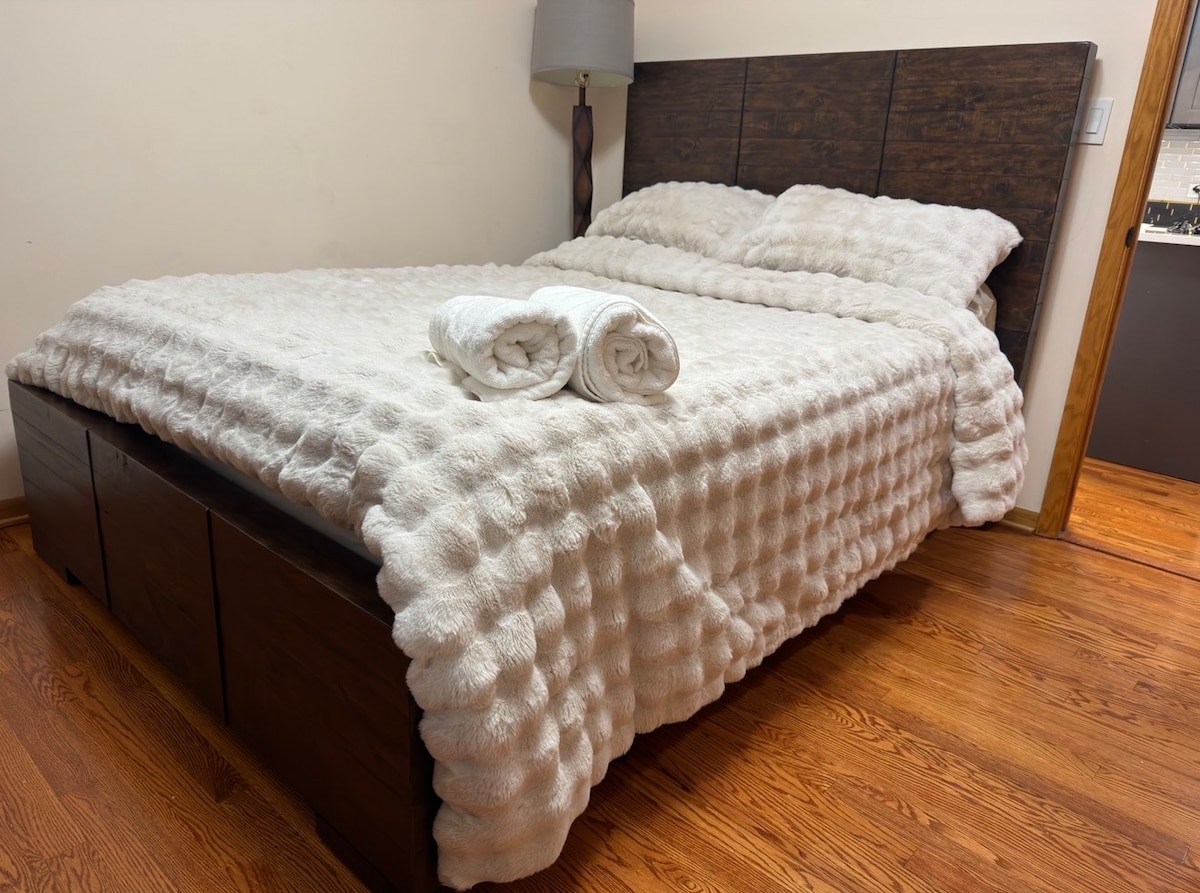 Seguro y fácil de llegar al centro de Chicago y ORD Suite2SalmanRm ...