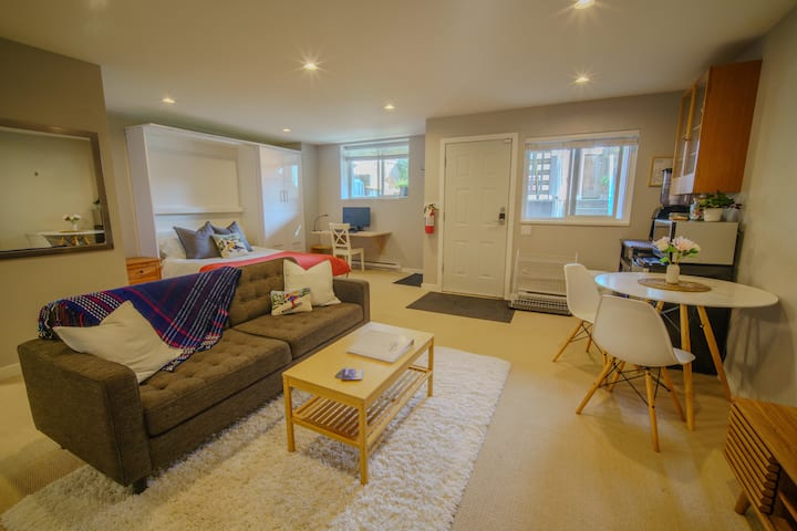 Private Guest Studio In North Van - Canada