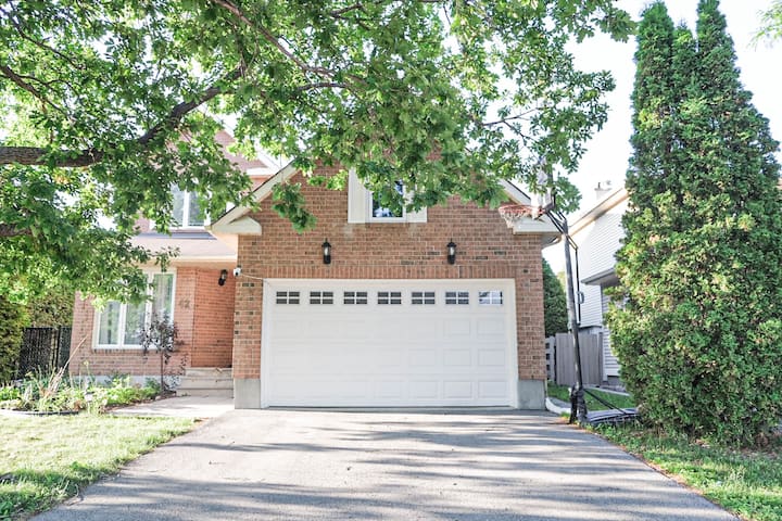 Comfort Oasis In Barrhaven, Ottawa - Ottawa