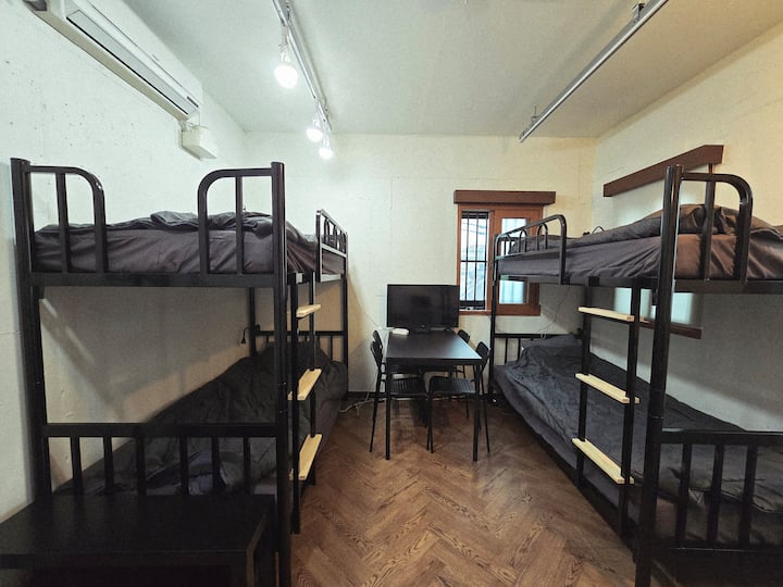 M41 홍대 가성비 최고하우스(4인숙소) - Seoul