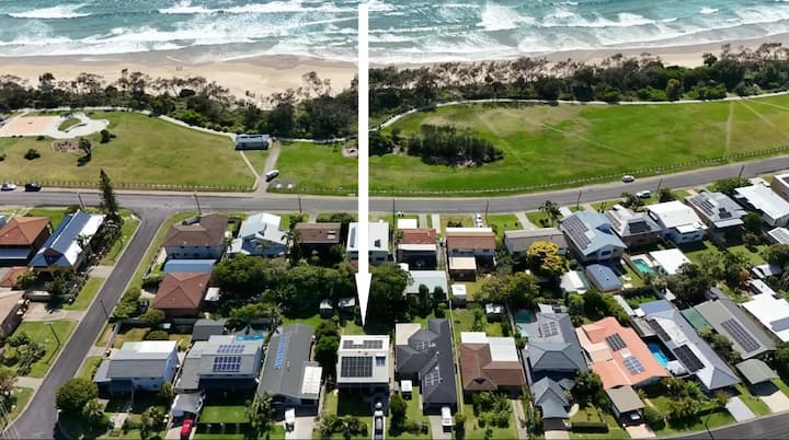 Sea Haven Sleeps 9 - Steps To The Beach - Emerald Beach