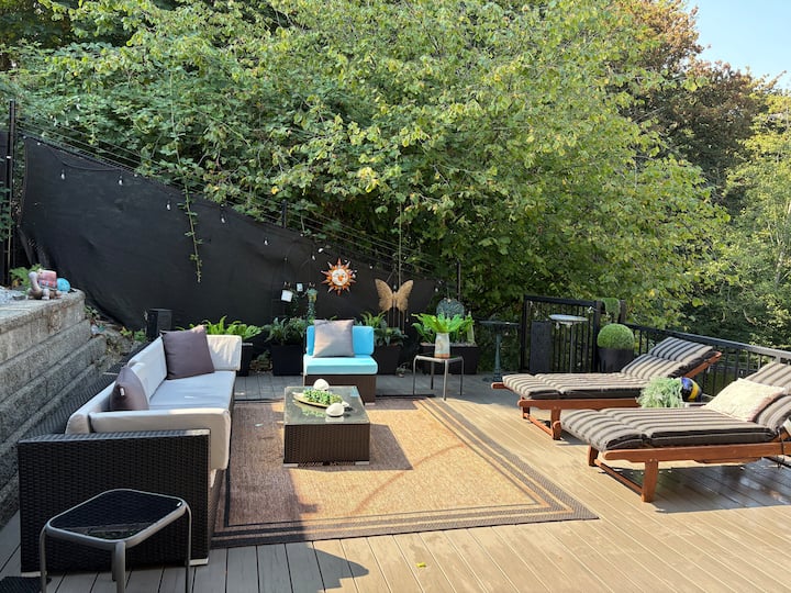 Enjoy Comfort, Beauty, And Relaxation Here. - Maple Ridge