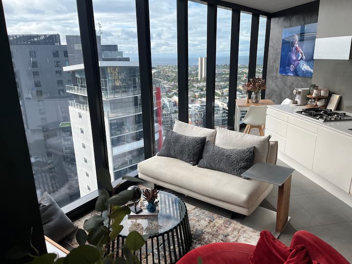 Chique, Charming & Moody - Australia