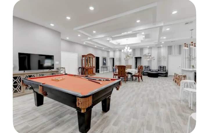 Large Luxury Grand Escape - Stylish & Contemporary - Harker Heights, TX