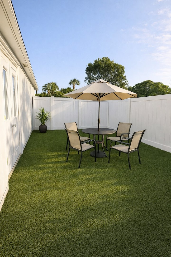 Modern Comfort Studio - Margate, FL