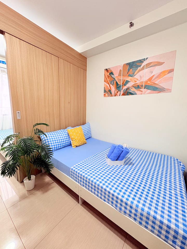 Bright Modern Condo Near Moa - Manila