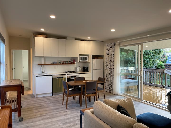 Cockle Bay Cottage - Beachlands