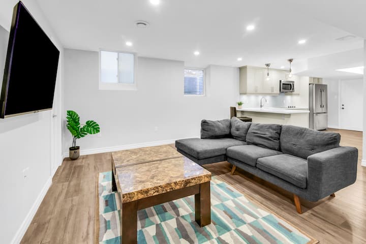 Modern Cozy Suite - Bright & Spacious - Milton, Canadá